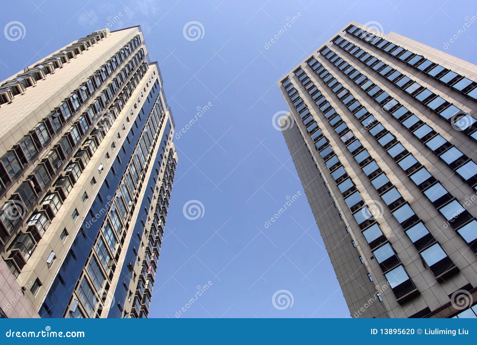 Costruzioni moderne fotografia stock. Immagine di tetti - 13895620