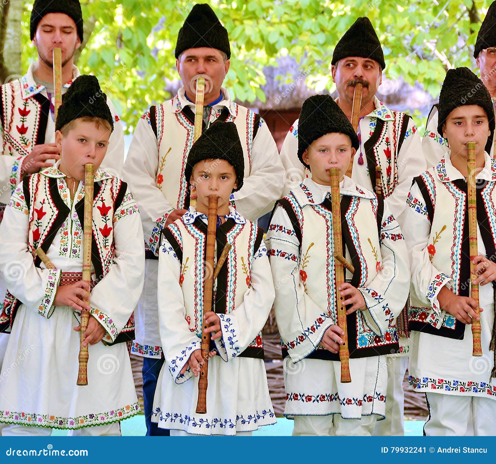 Costume Piega Rumeno Tradizionale Fotografia Editoriale - Immagine di ...