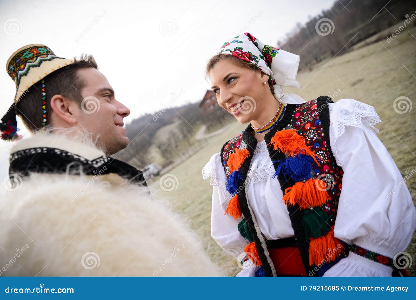 Costumes Roumains Traditionnels Image stock - Image du traditionnel ...