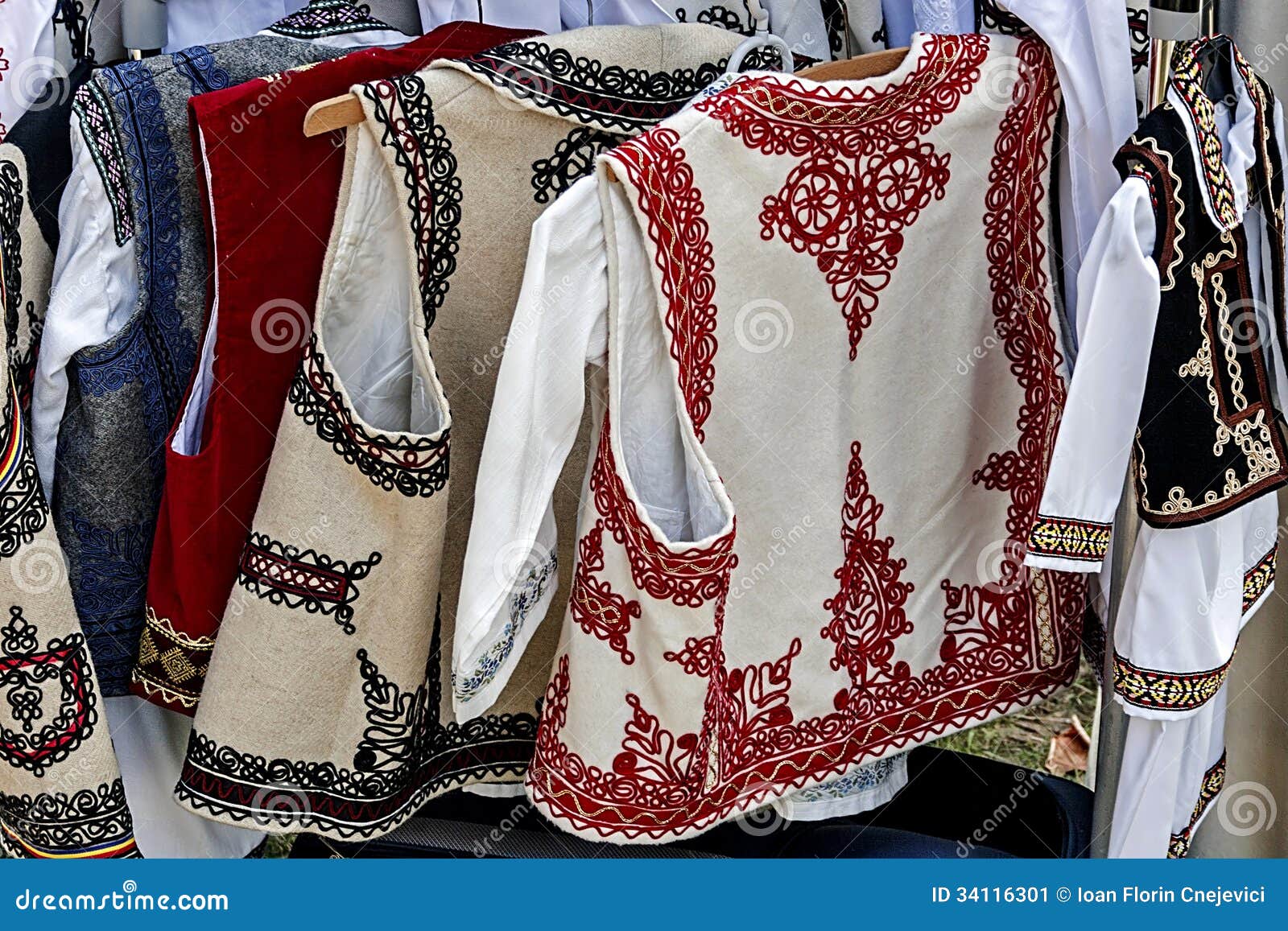 Costumes Traditionnels Roumains 2 Image stock - Image du historique ...