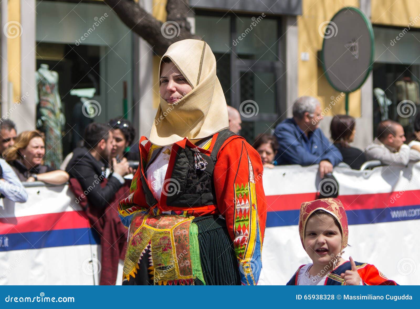 Costumi tipici sardi fotografia stock editoriale. Immagine di bellezza ...