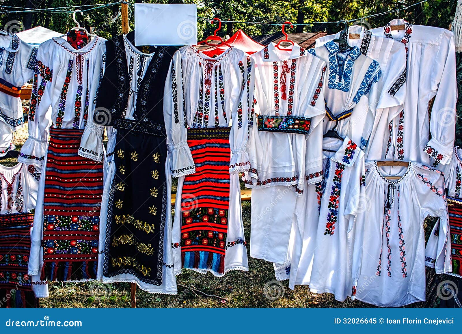 Costumi Tradizionali Rumeni Immagine Stock - Immagine di sfondo ...