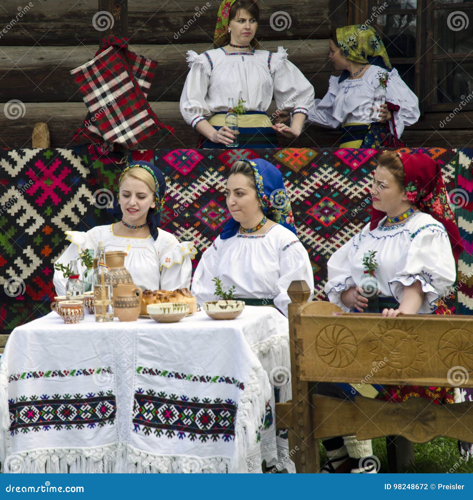 Costumi Tradizionali Rumeni, Maramures Fotografia Editoriale - Immagine ...