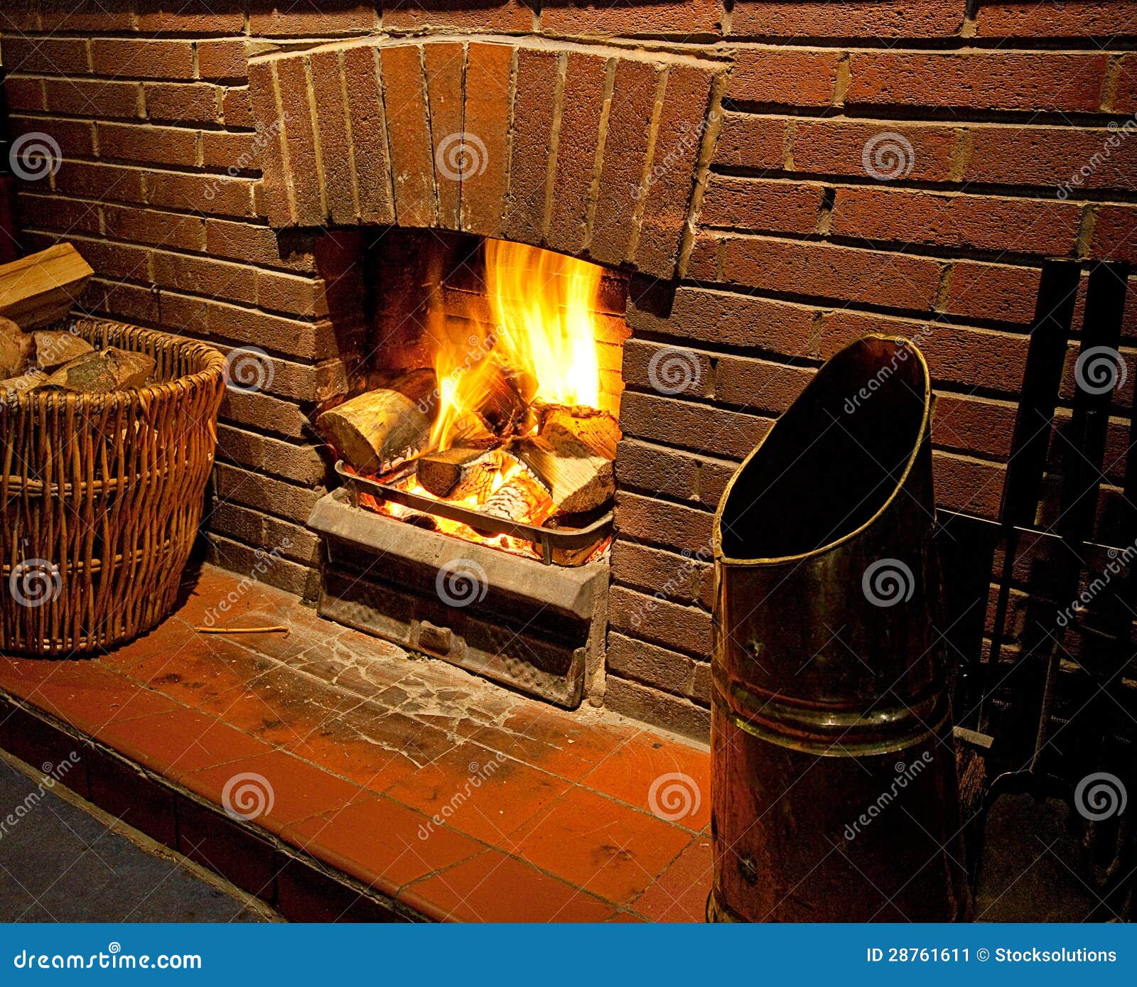 A cosy roaring log fire stock image. Image of heating - 28761611
