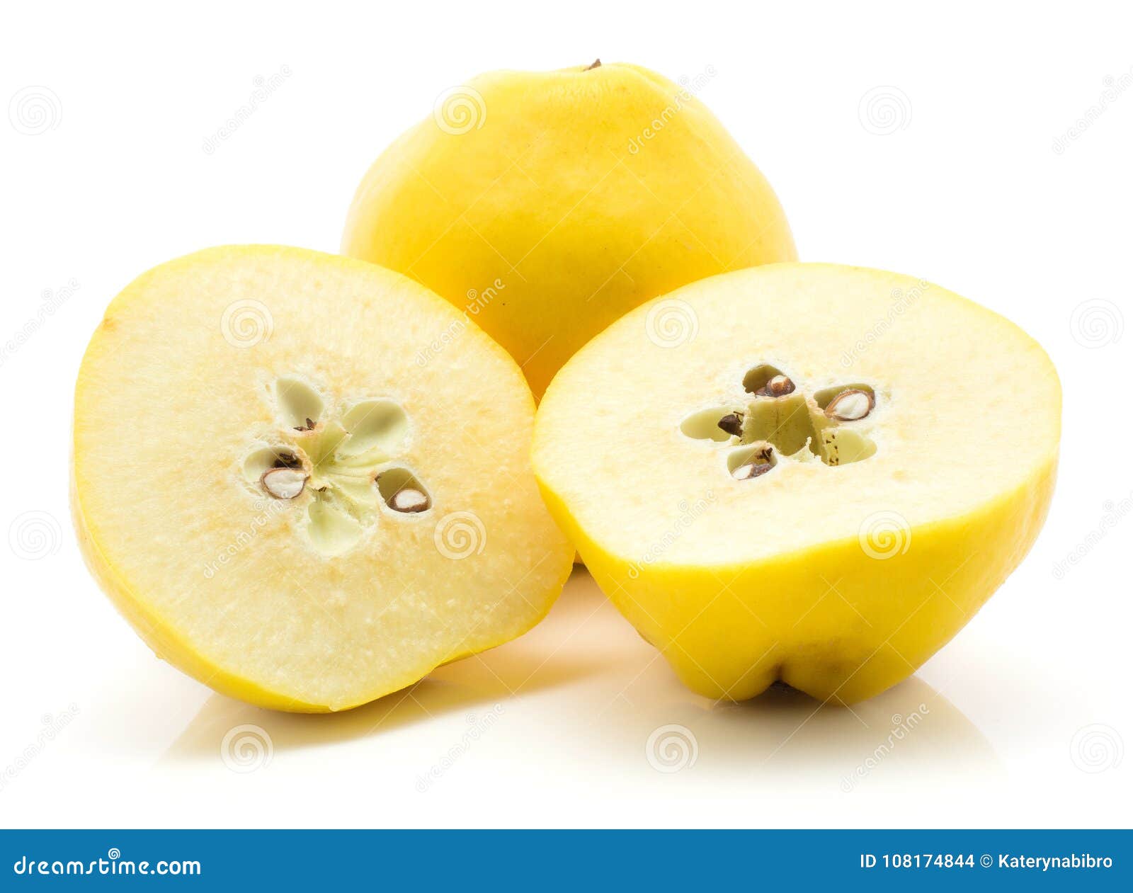 Cotogna Cruda Fresca Su Bianco Fotografia Stock - Immagine di luce ...