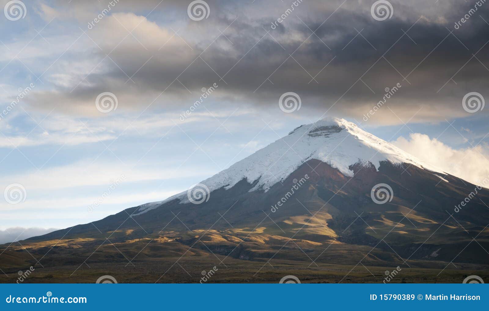 Cotopaxi-Vulkan in Ecuador stockbild. Bild von gletscher - 15790389