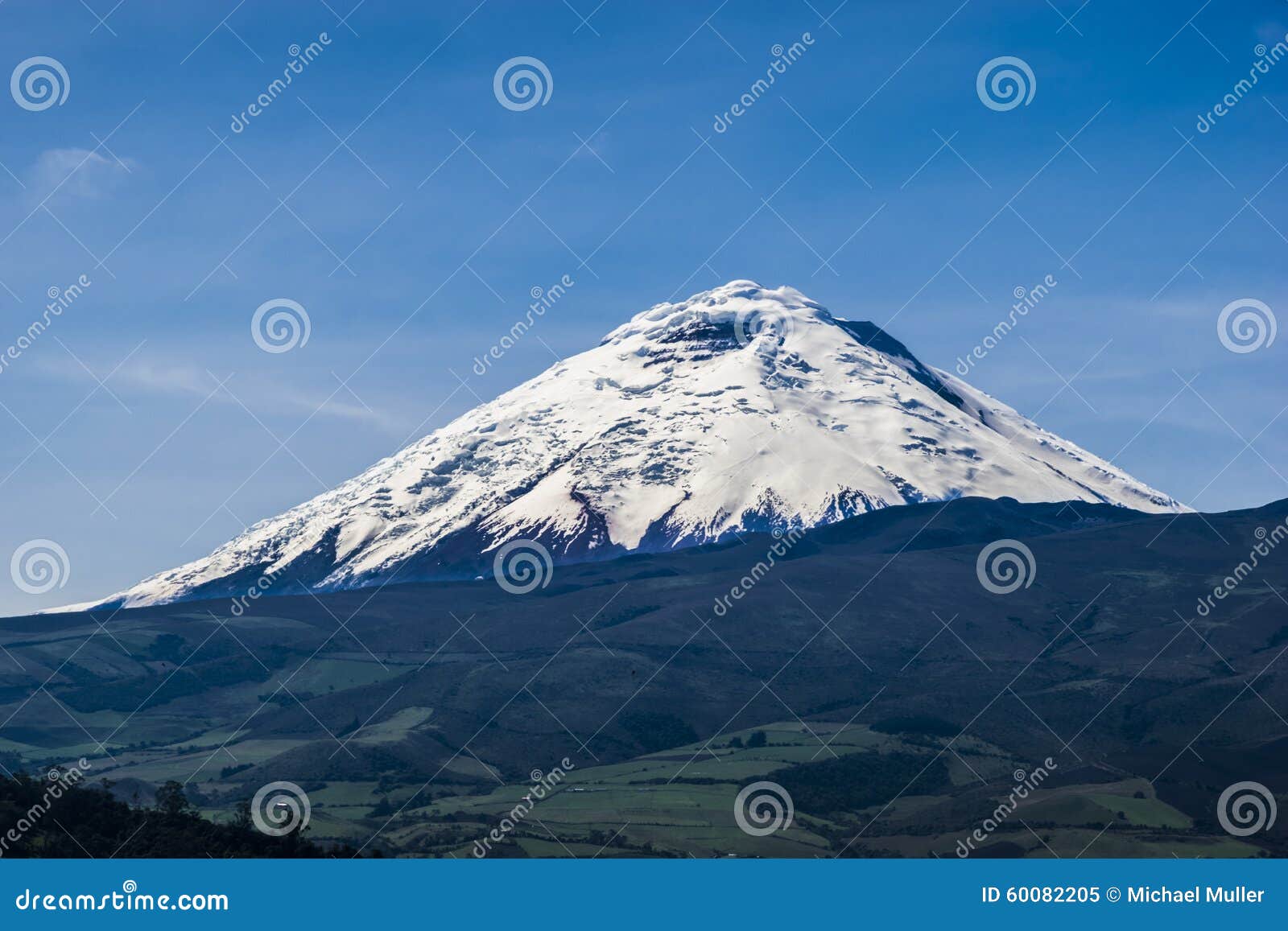 Cotopaxi-Vulkan in Ecuador stockbild. Bild von blau, baum - 60082205