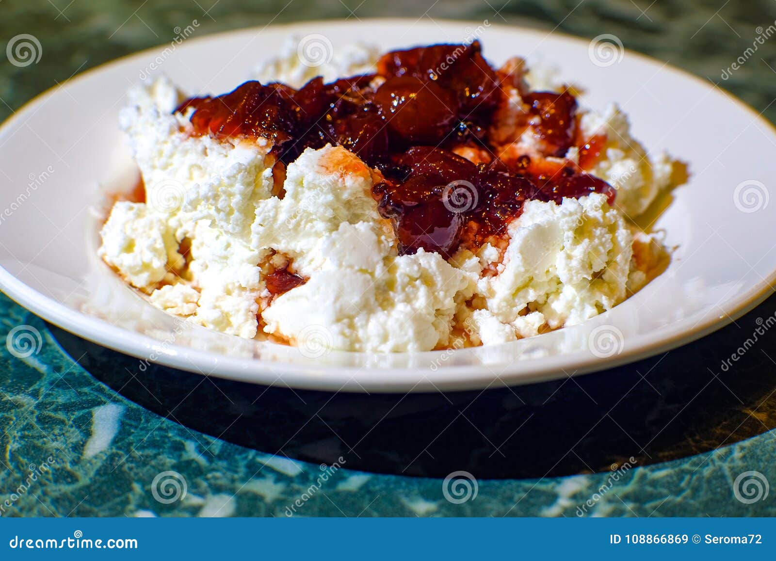 Cottage cheese with jam stock image. Image of light - 108866869