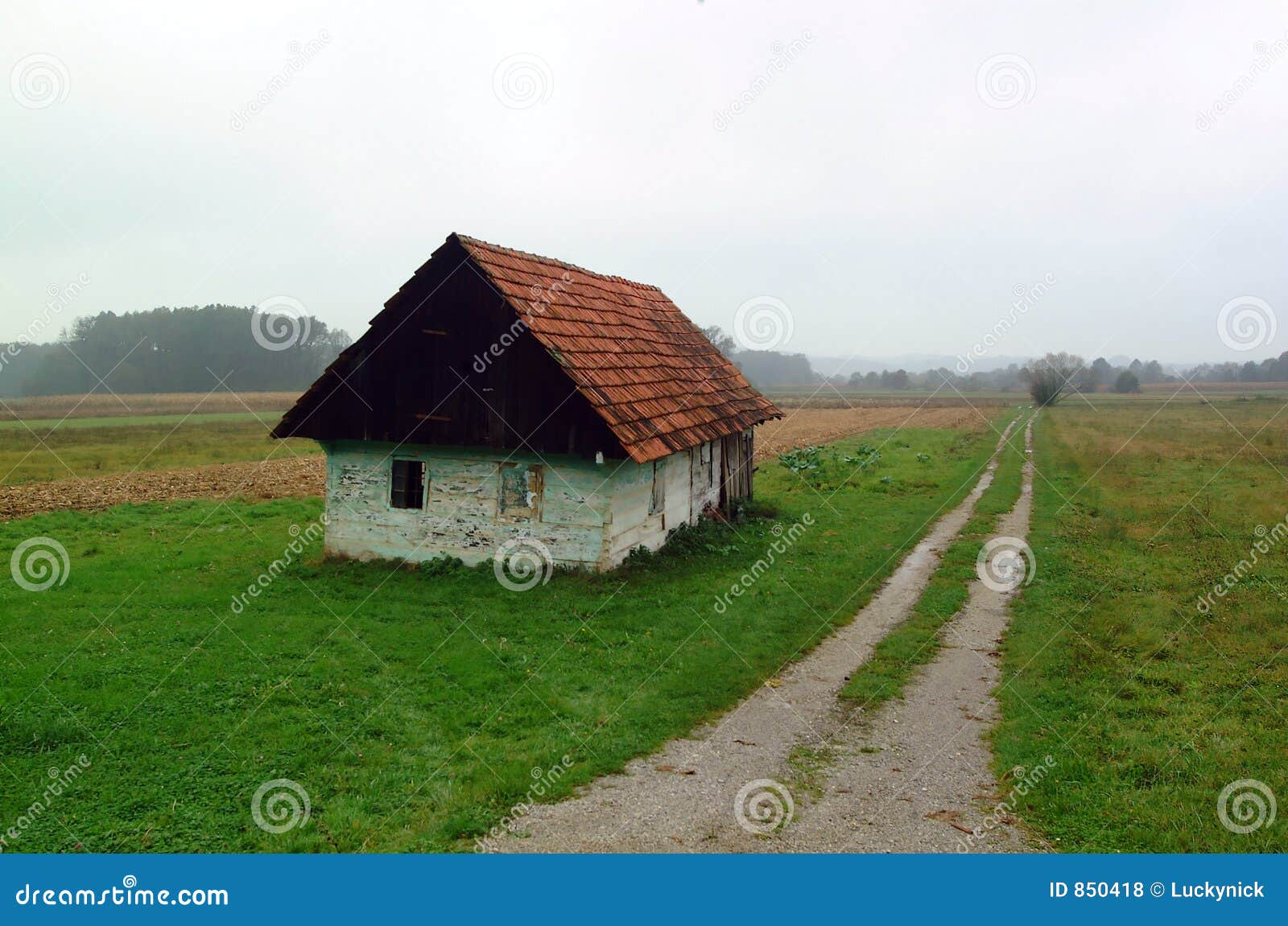 Cottage in countryside stock photo. Image of remote, outdoor - 850418