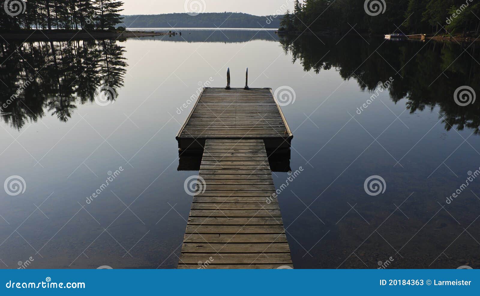 Cottage Dock on Lake stock image. Image of relaxation - 20184363