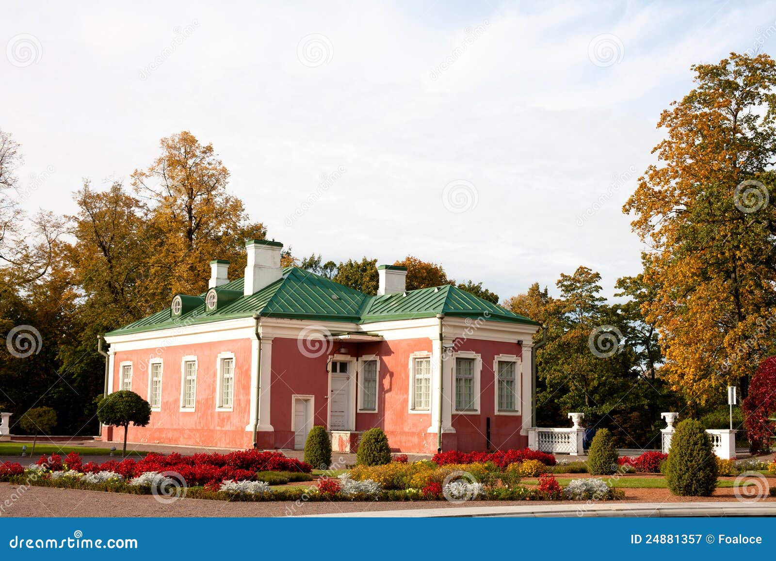 Cottage in the park stock image. Image of outdoor, flora - 24881357