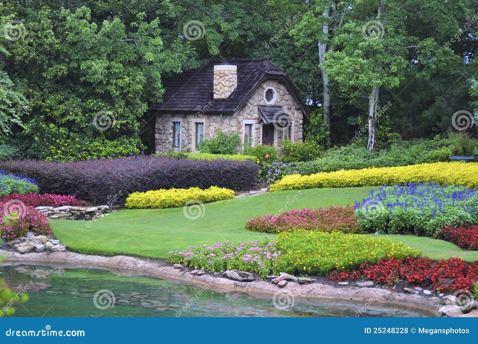 Cottage in the woods stock photo. Image of quiet, cottage - 25248228