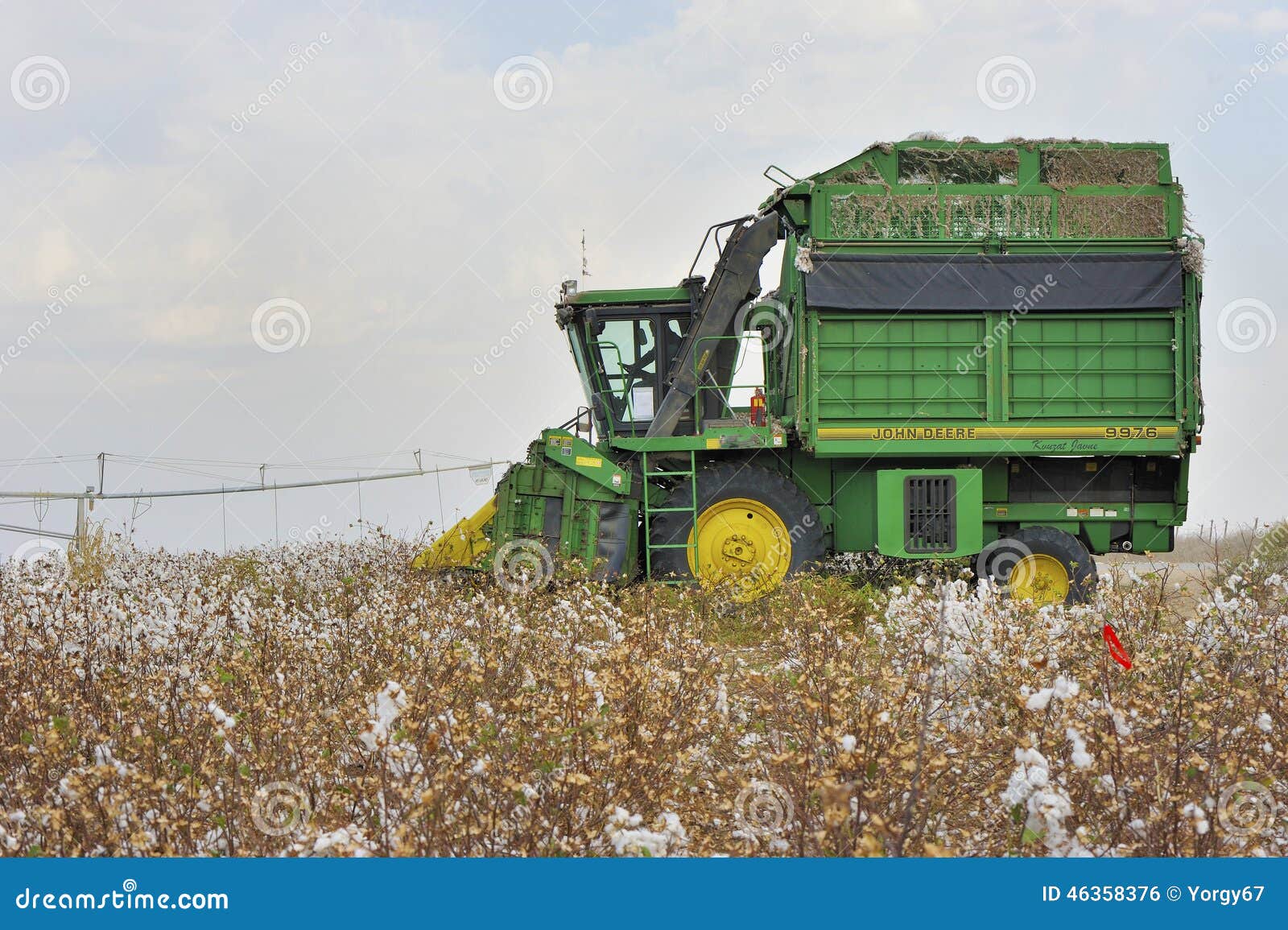 Cotton Harvesting editorial photo. Image of combine, crop - 46358376