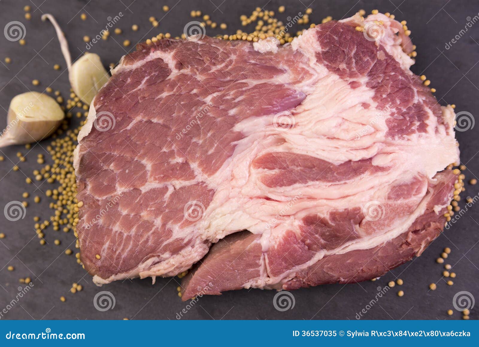 Cou de porc image stock. Image du noir, animal, boisson - 36537035