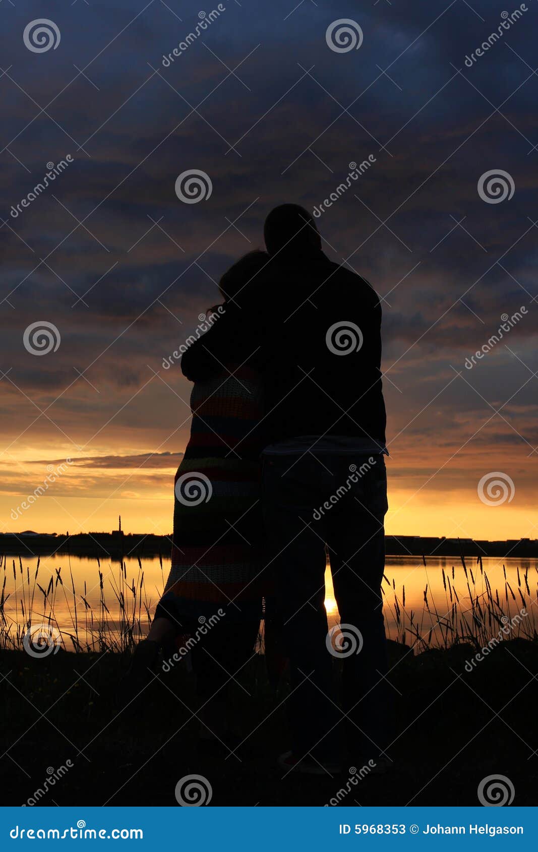 Coucher Du Soleil D'amoureux Image stock - Image du cour, blottir: 5968353