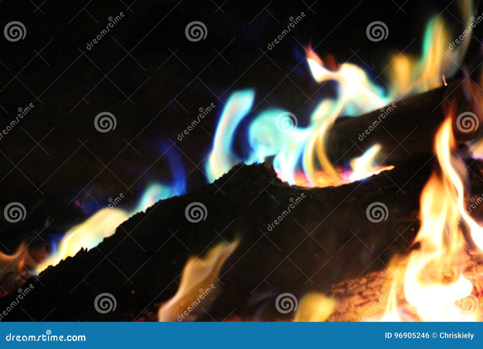 Couleurs du feu photo stock. Image du blanc, jaune, dépendre - 96905246