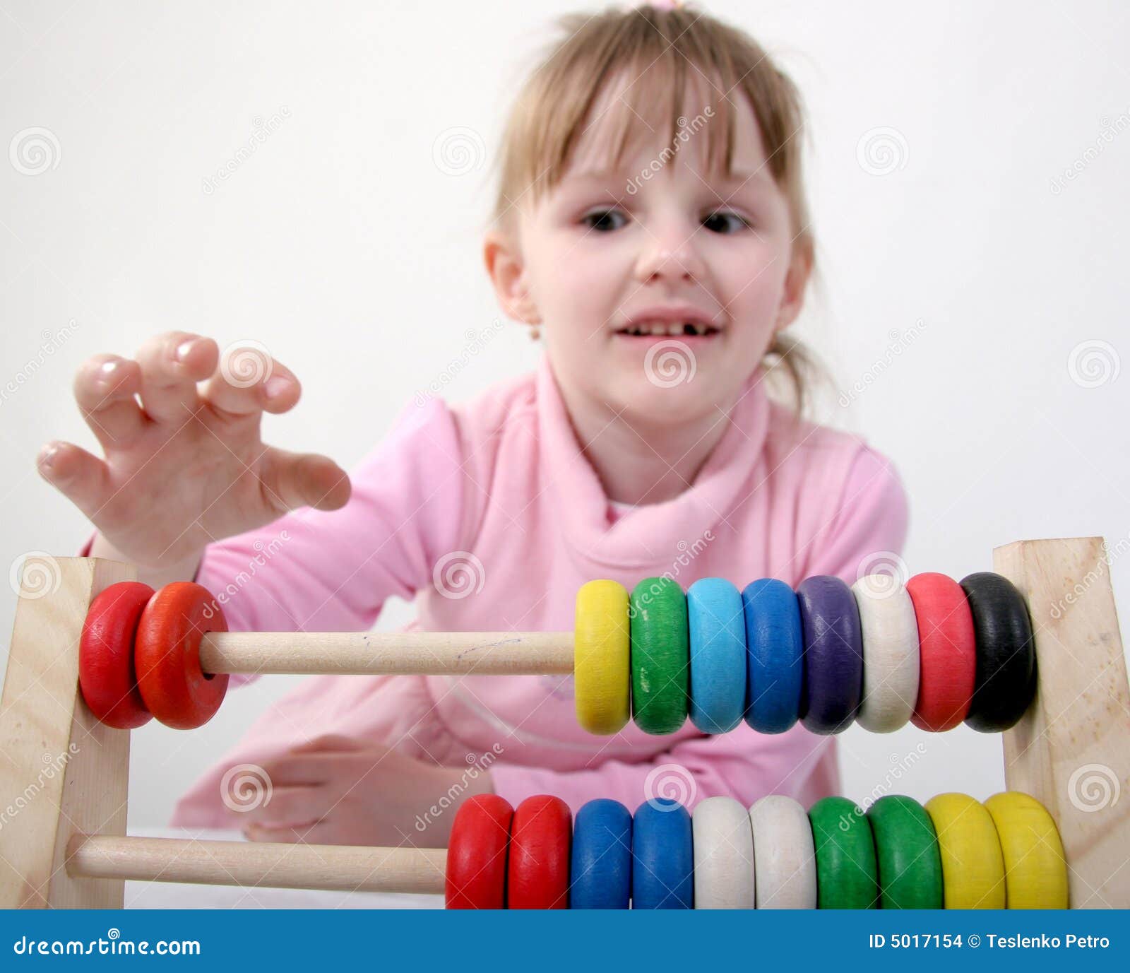 Counting girl stock photo. Image of childhood, abacus - 5017154
