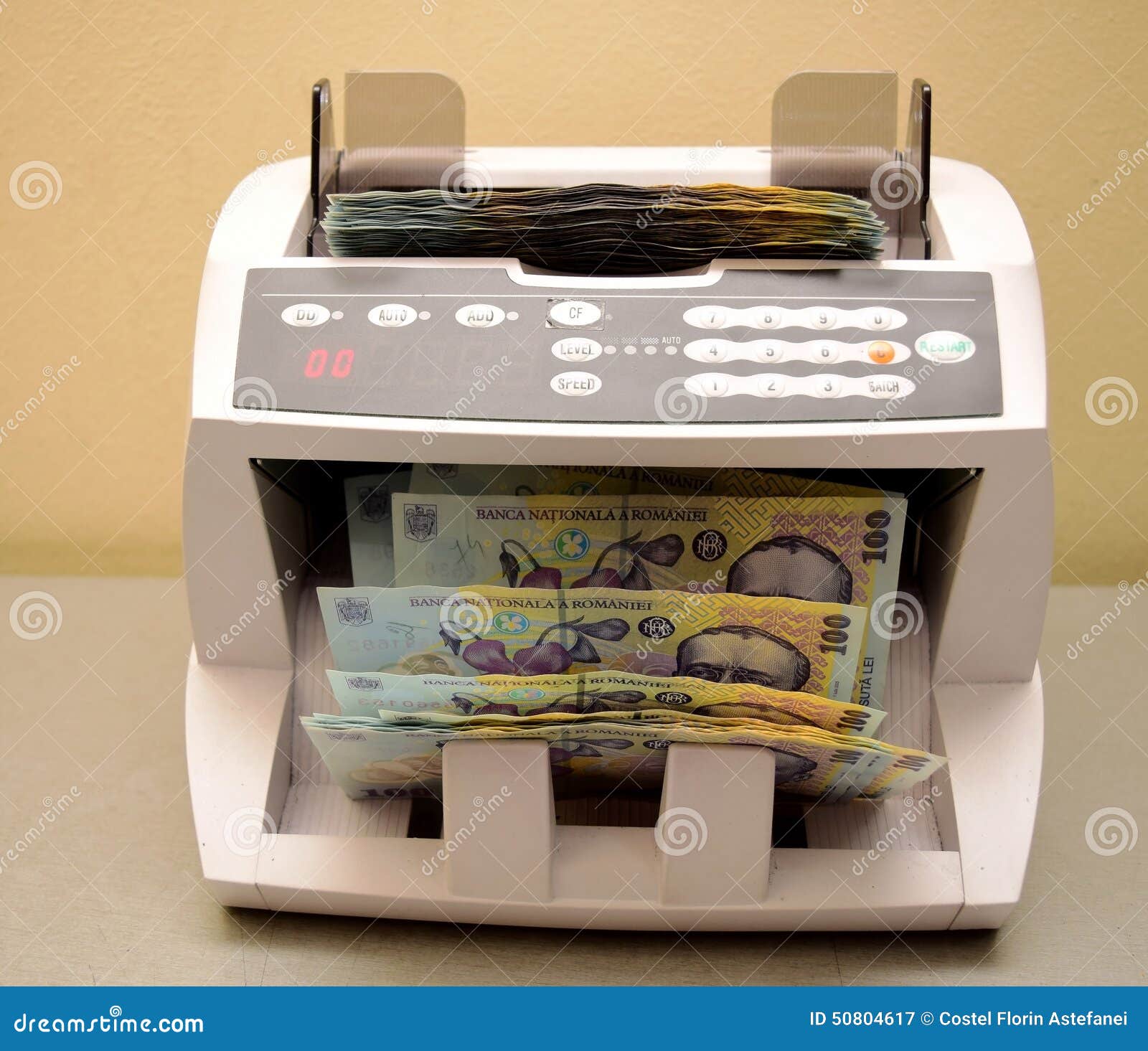 Counting romanian banknote stock image. Image of counting - 50804617