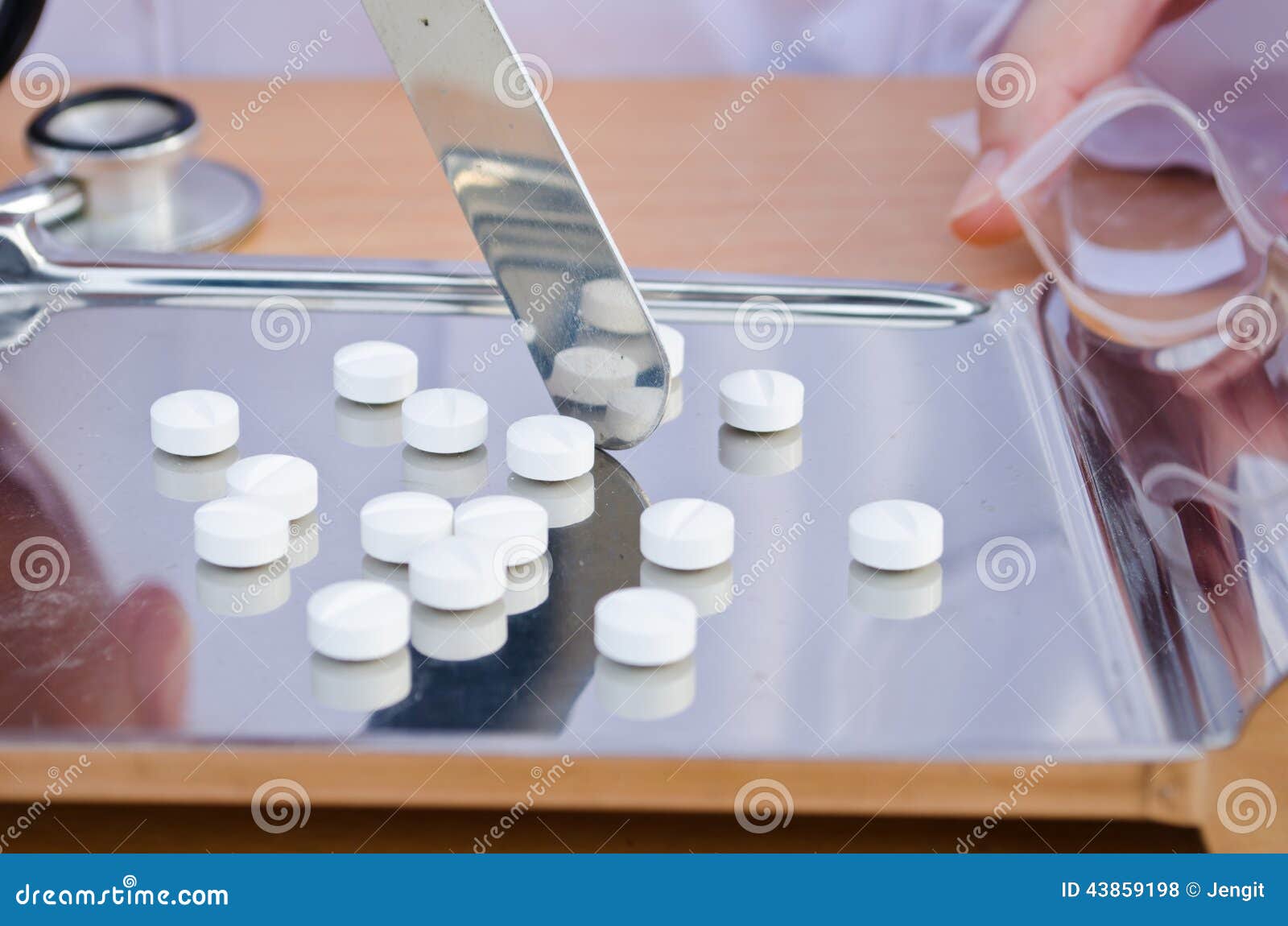 Counting tablets medicine stock photo. Image of drugs - 43859198