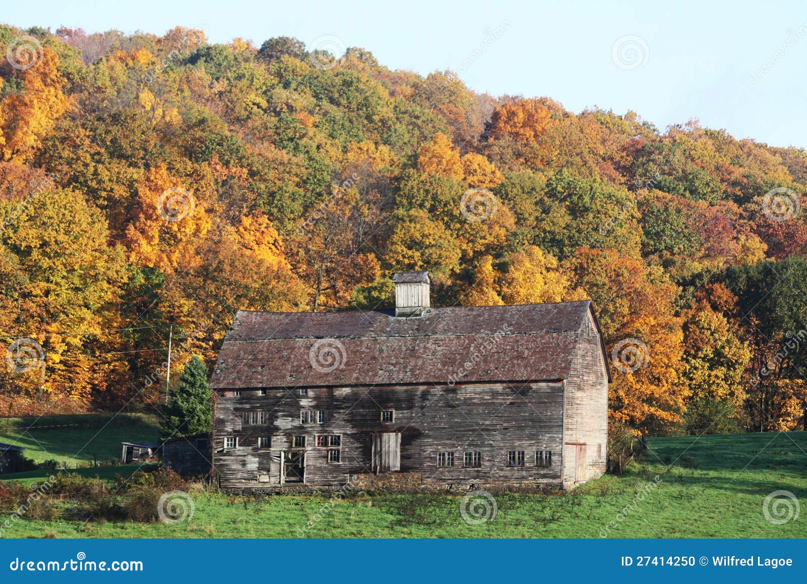 Country Barn stock photo. Image of field, hick, rustic - 27414250