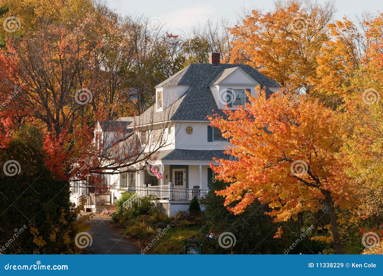 Country home in autumn stock image. Image of colorful - 11338229