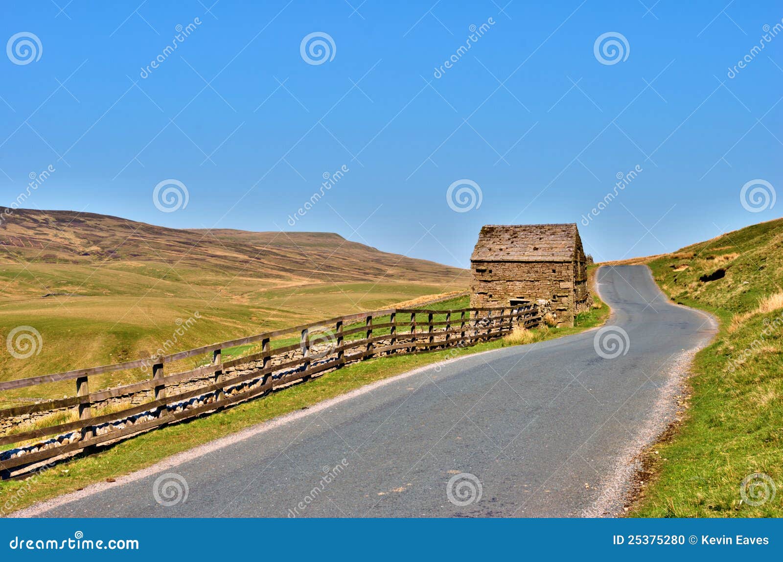 Country Road and Old Stone Barn Stock Photo - Image of dales, rustic ...
