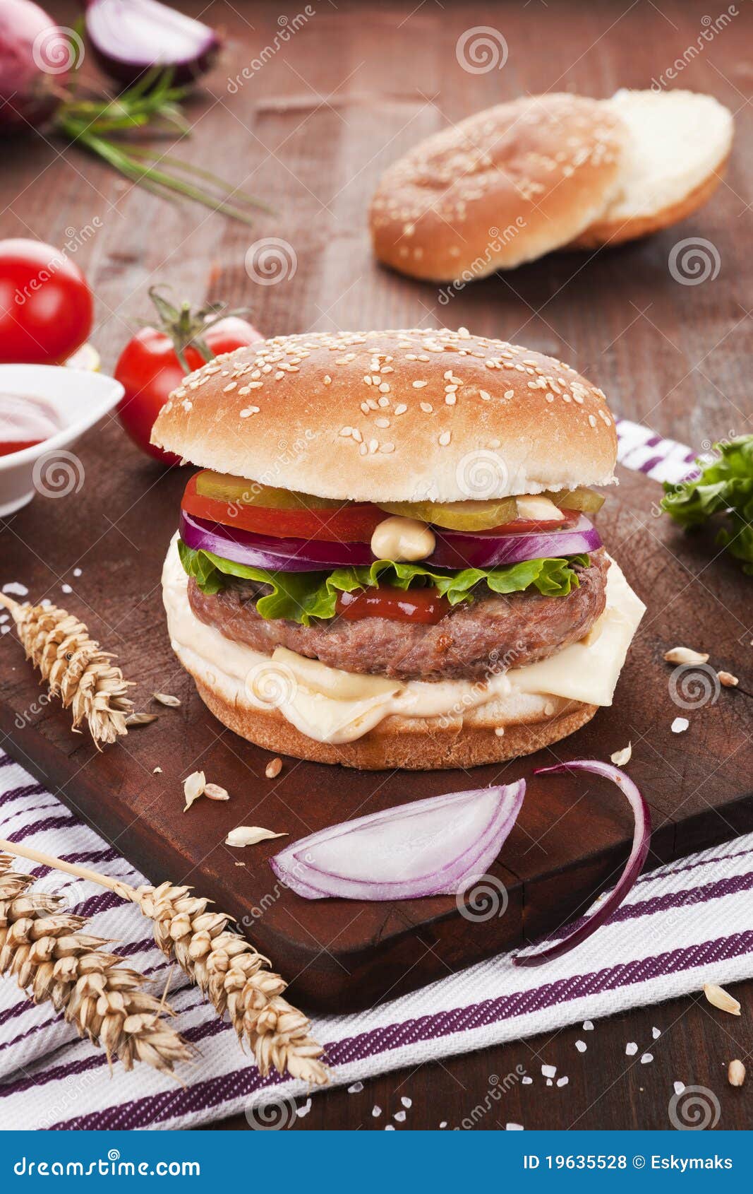 Country Style Cheeseburger. Stock Photo - Image of hamburger, cutting ...
