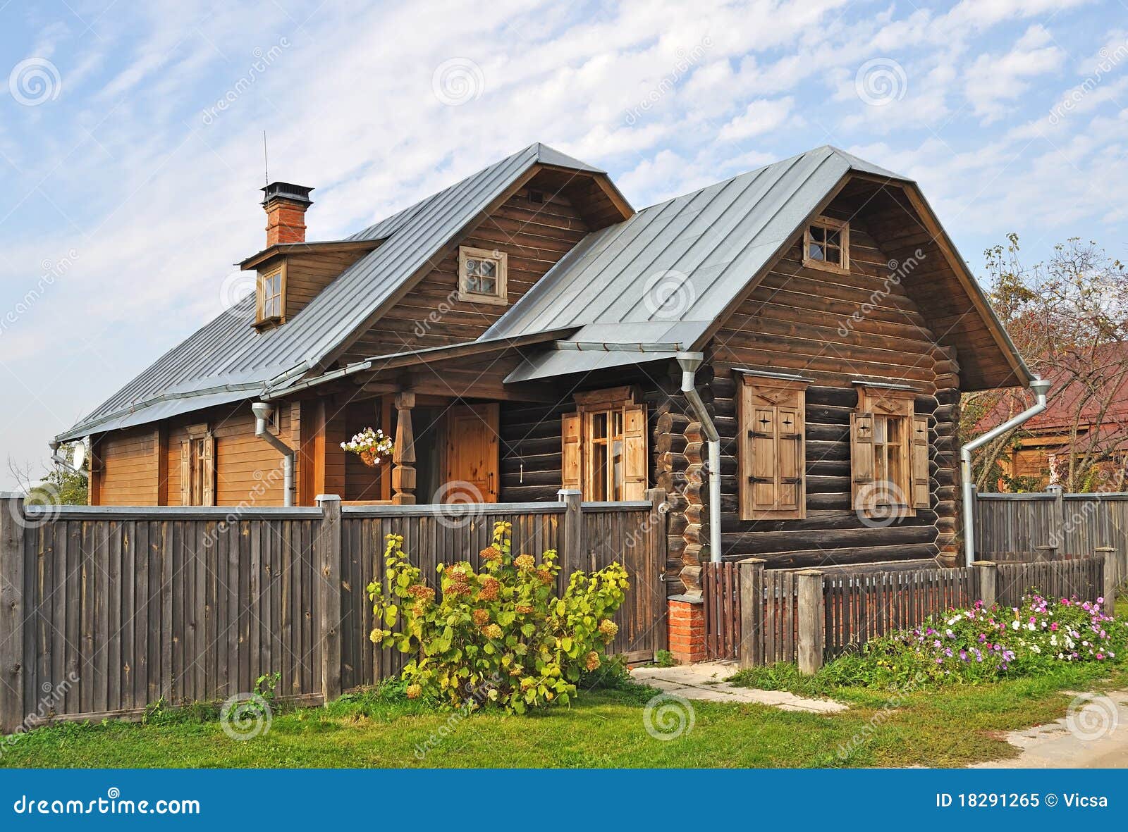 Country wooden house stock image. Image of green, lifestyle - 18291265