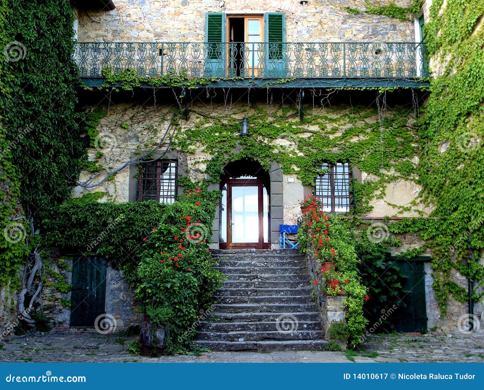 Countryside house in Italy stock image. Image of background - 14010617