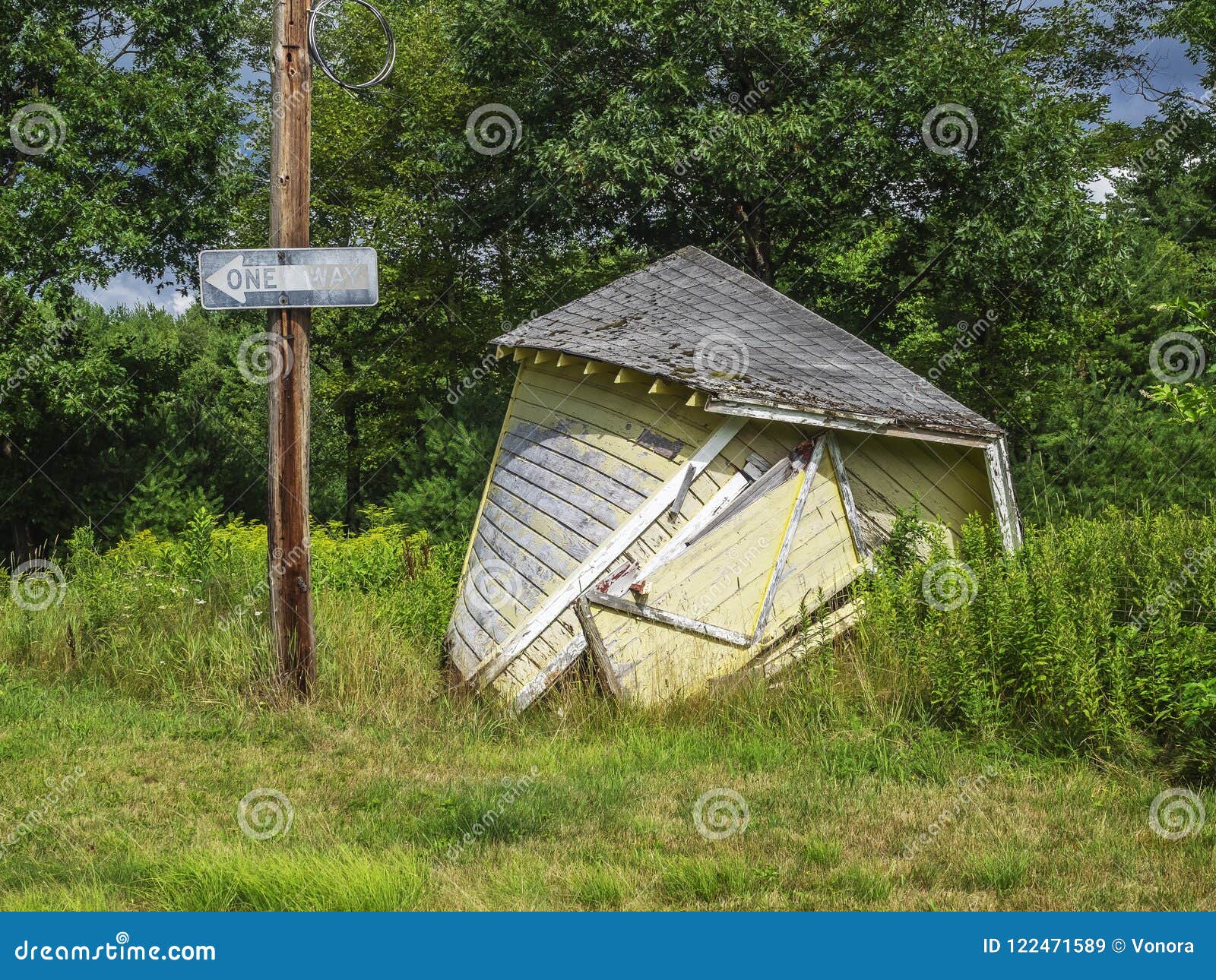 Broken Barn stock image. Image of broken, barn, green - 122471589