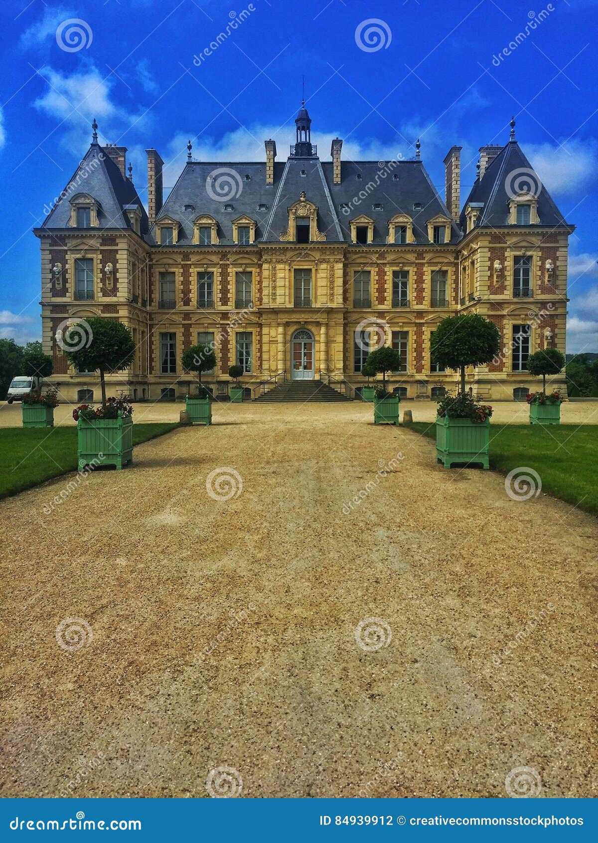 Countryside Mansion Picture. Image: 84939912