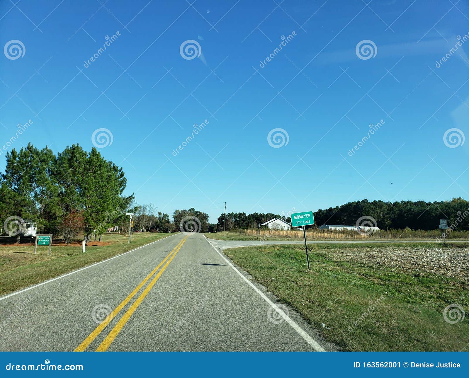 Countryside Roads , Back Roads Beautiful when Sun Out Stock Image ...