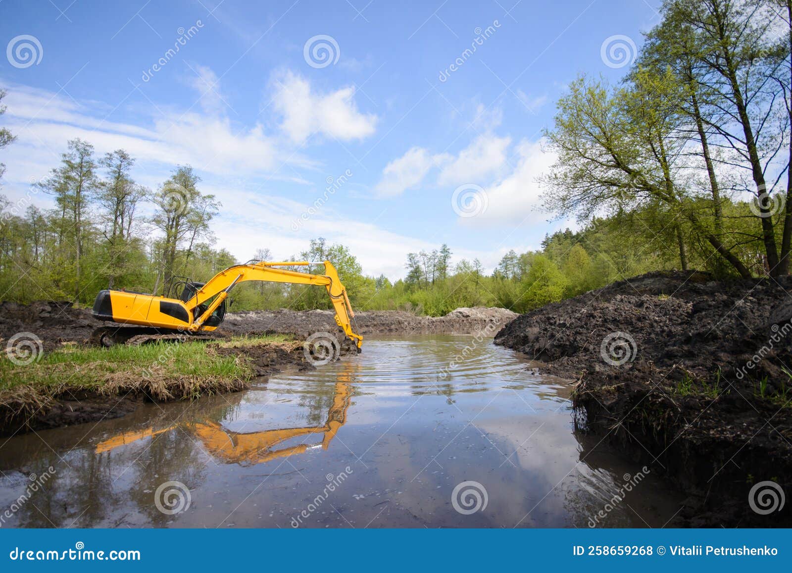 View of a Working Excavator Stock Photo - Image of industrial, machine ...
