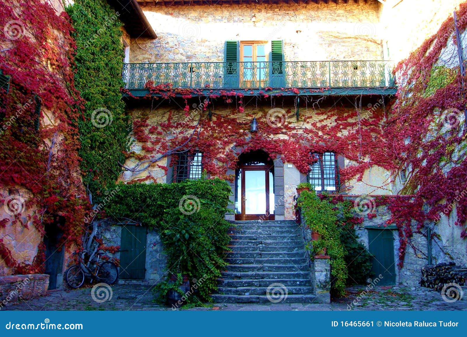 Countryside villa in Italy stock image. Image of farmland - 16465661