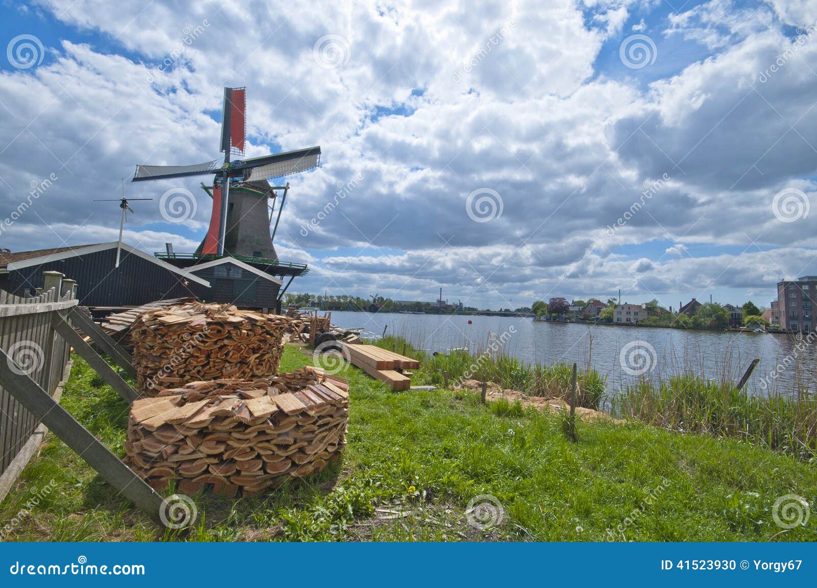 In the Countryside Yard editorial image. Image of wooden - 41523930