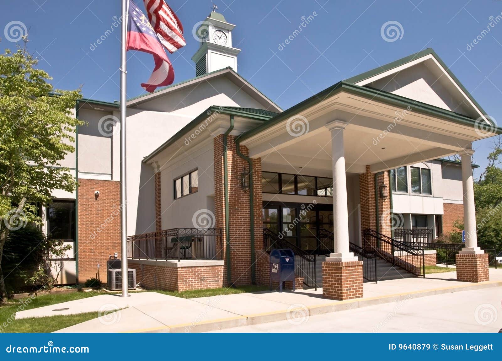 County Courthouse Office Building Stock Image - Image of front, drive ...