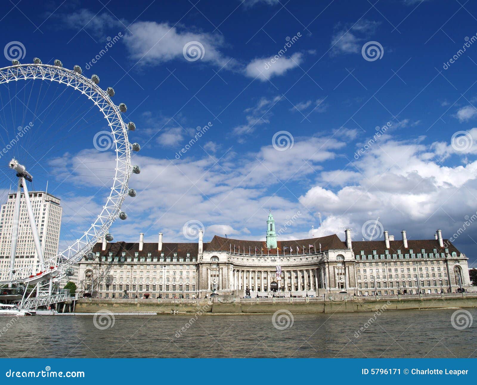 County Hall and London Eye editorial photo. Image of ride - 5796171