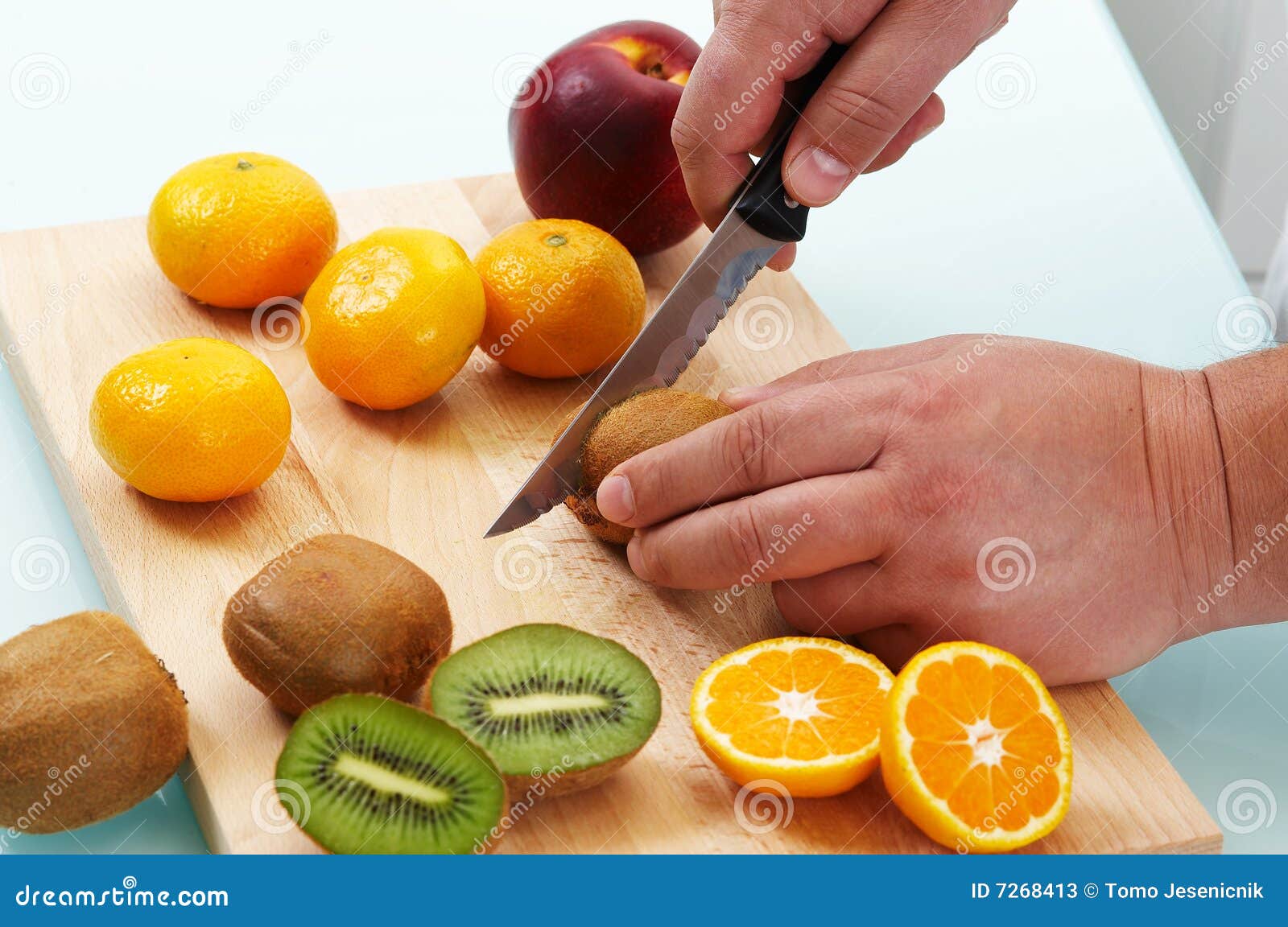 Couper différents fruits image stock. Image du ramassage - 7268413