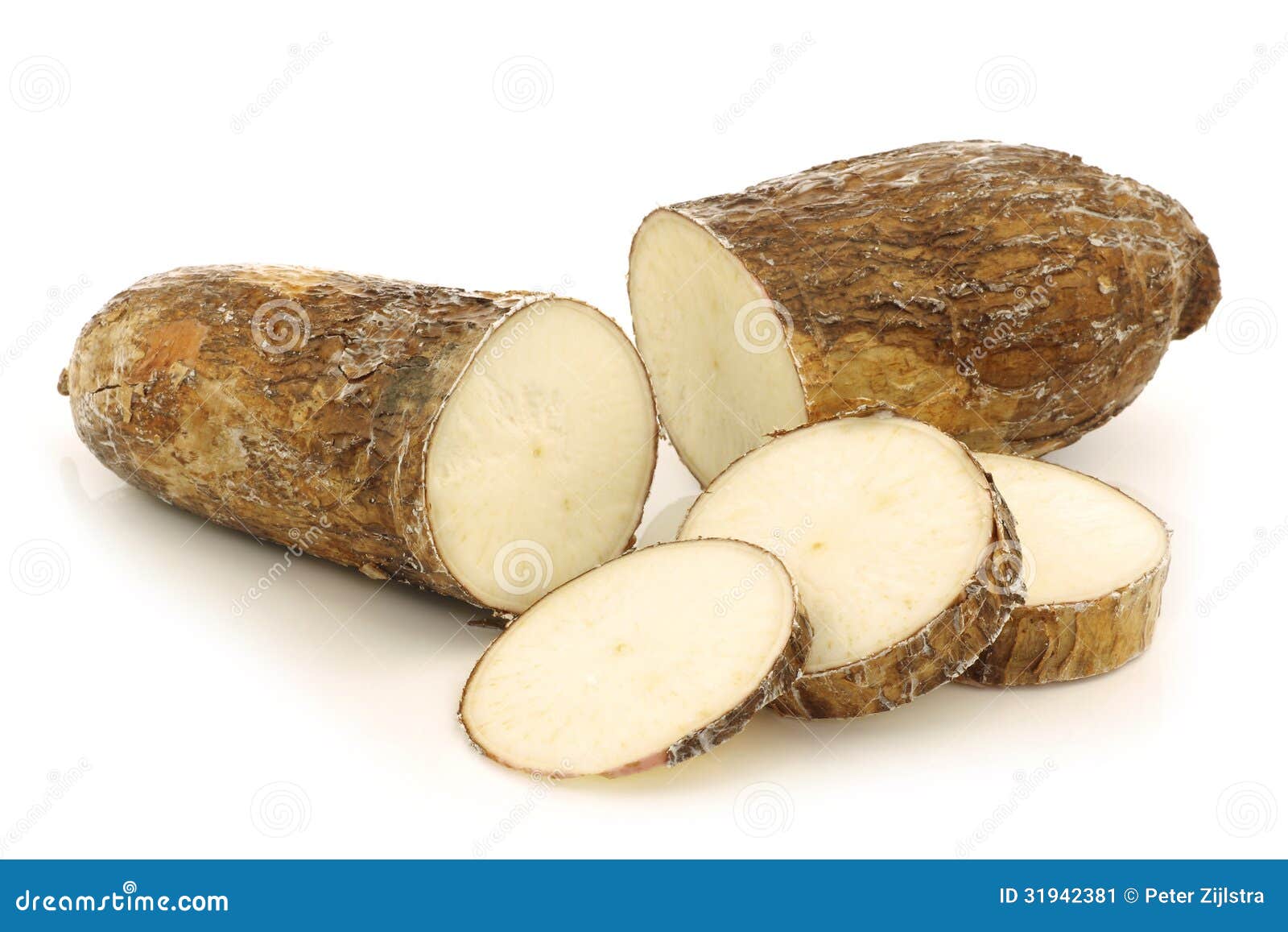 Coupez la racine de manioc image stock. Image du horizontal - 31942381