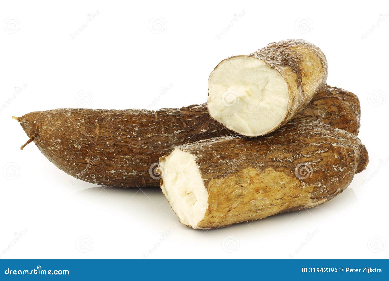 Coupez la racine de manioc photo stock. Image du morceaux - 31942396