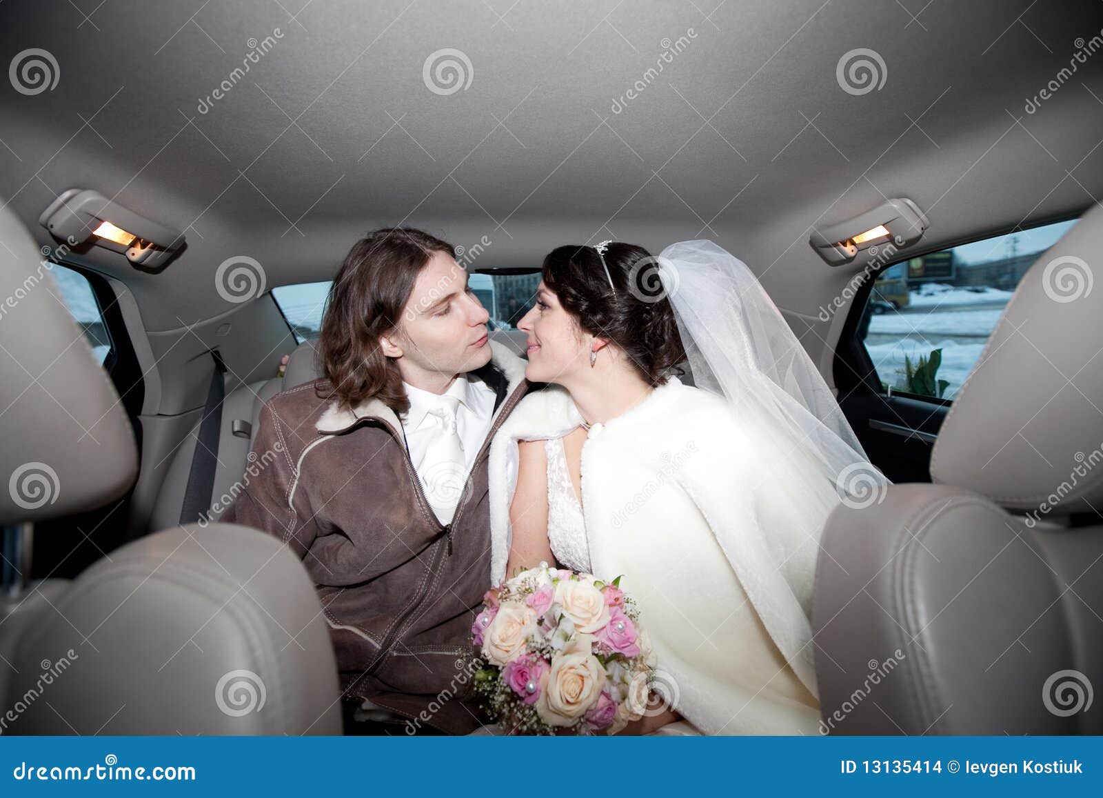 A couple in the car stock photo. Image of smile, romance - 13135414