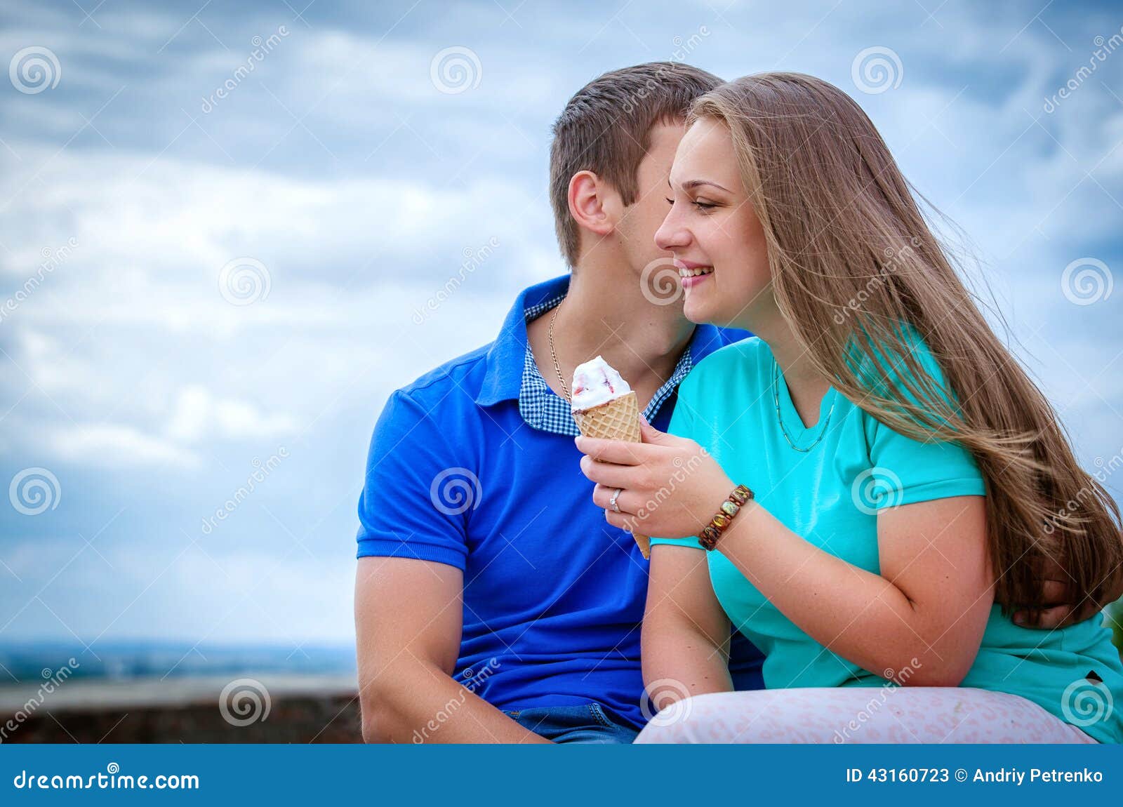 Couple Eating Ice Cream at Park Stock Image - Image of park, love: 43160723