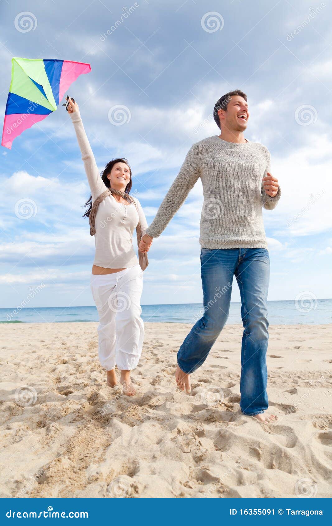 Couple fly kite stock image. Image of happiness, beautiful - 16355091