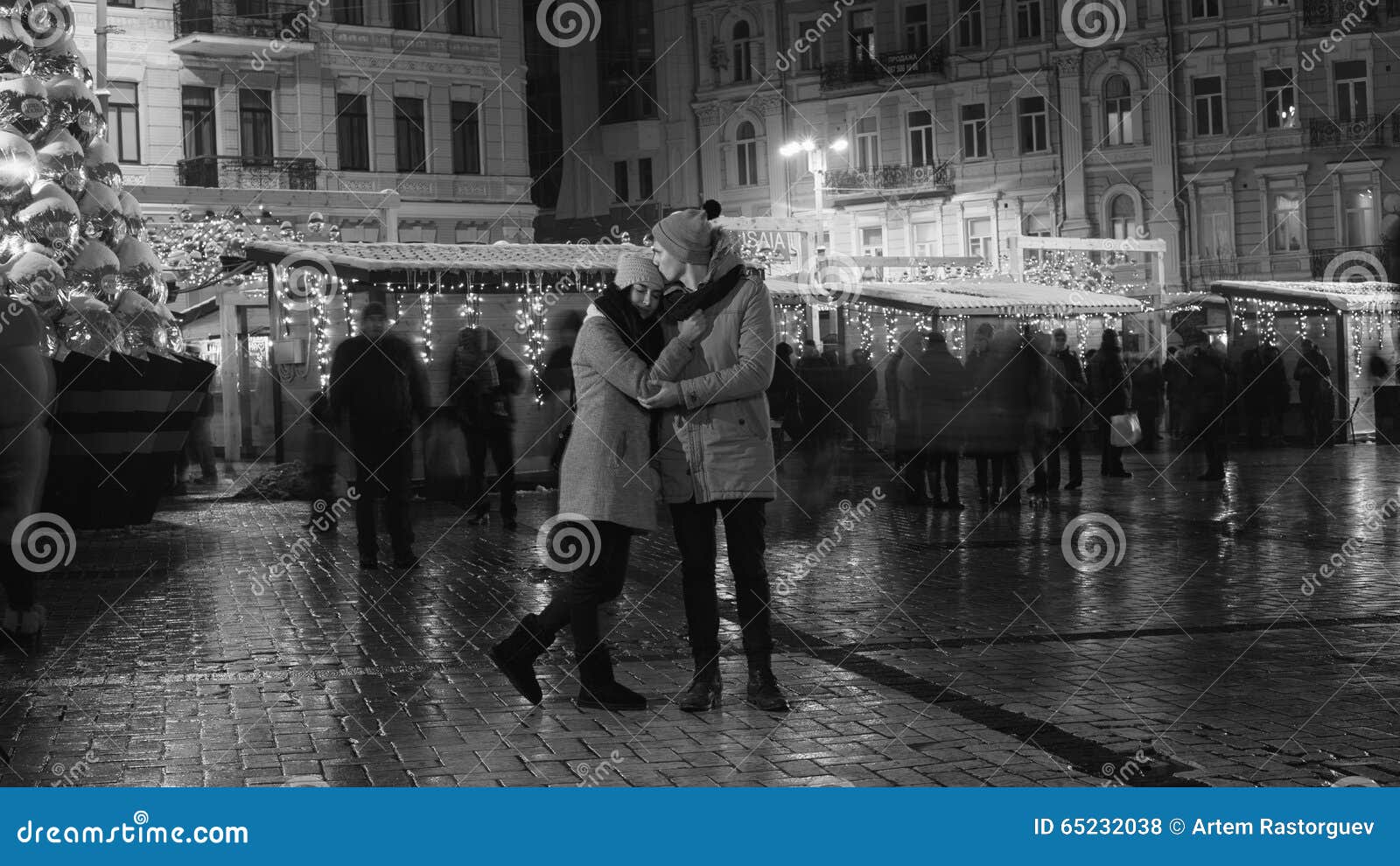 Couple Have Date in City Square Editorial Stock Photo - Image of couple ...