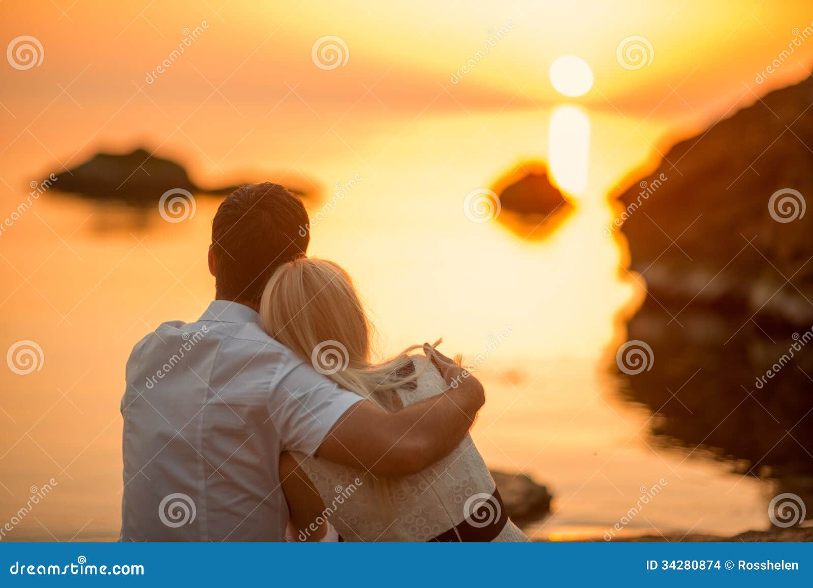 Couple Kissing on the Beach Stock Photo - Image of romance, sunrise ...