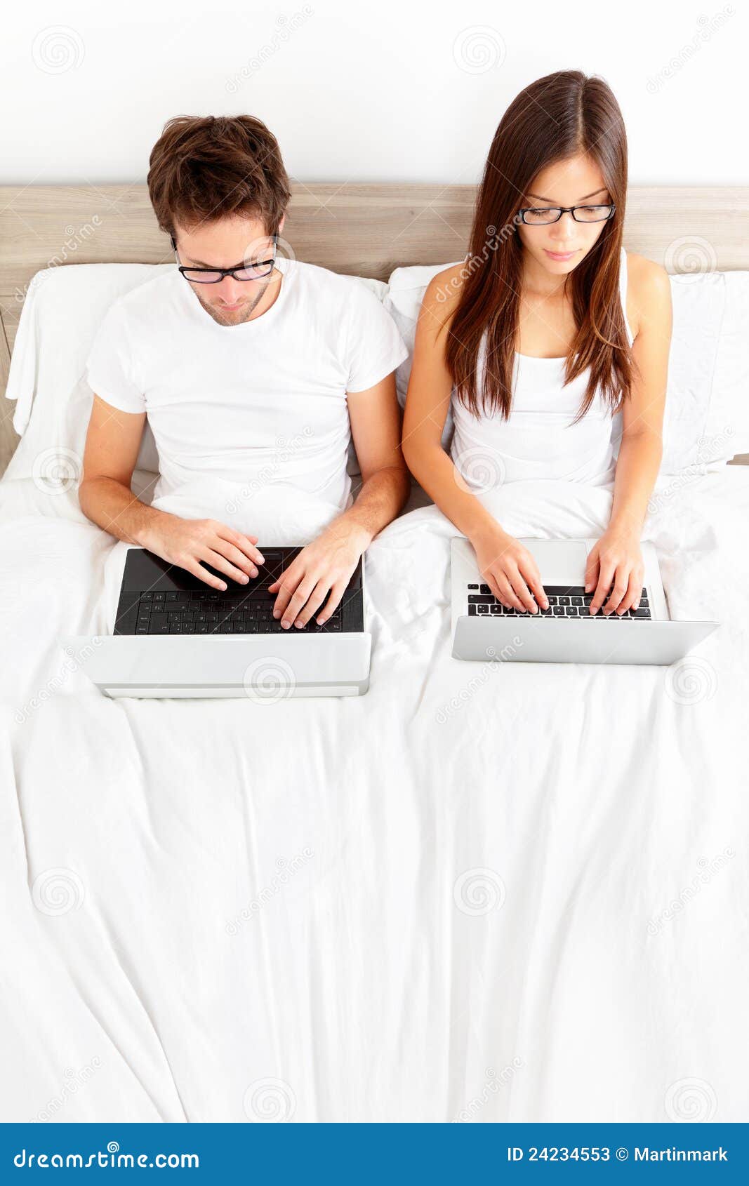 Couple on Laptop Computer in Bed Stock Image - Image of computer, high ...