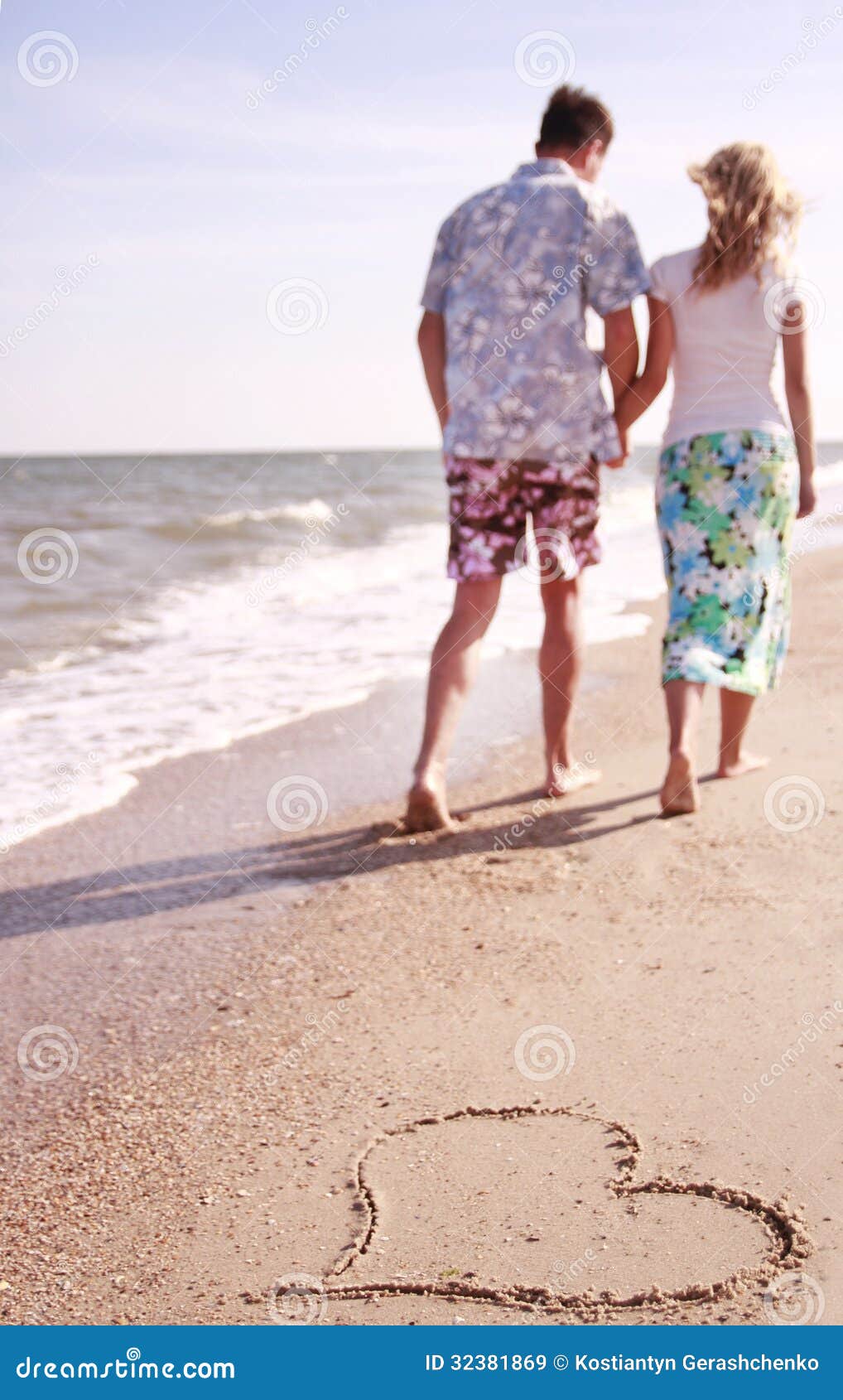 Couple in Love and the Heart of the Sea Stock Image - Image of light ...