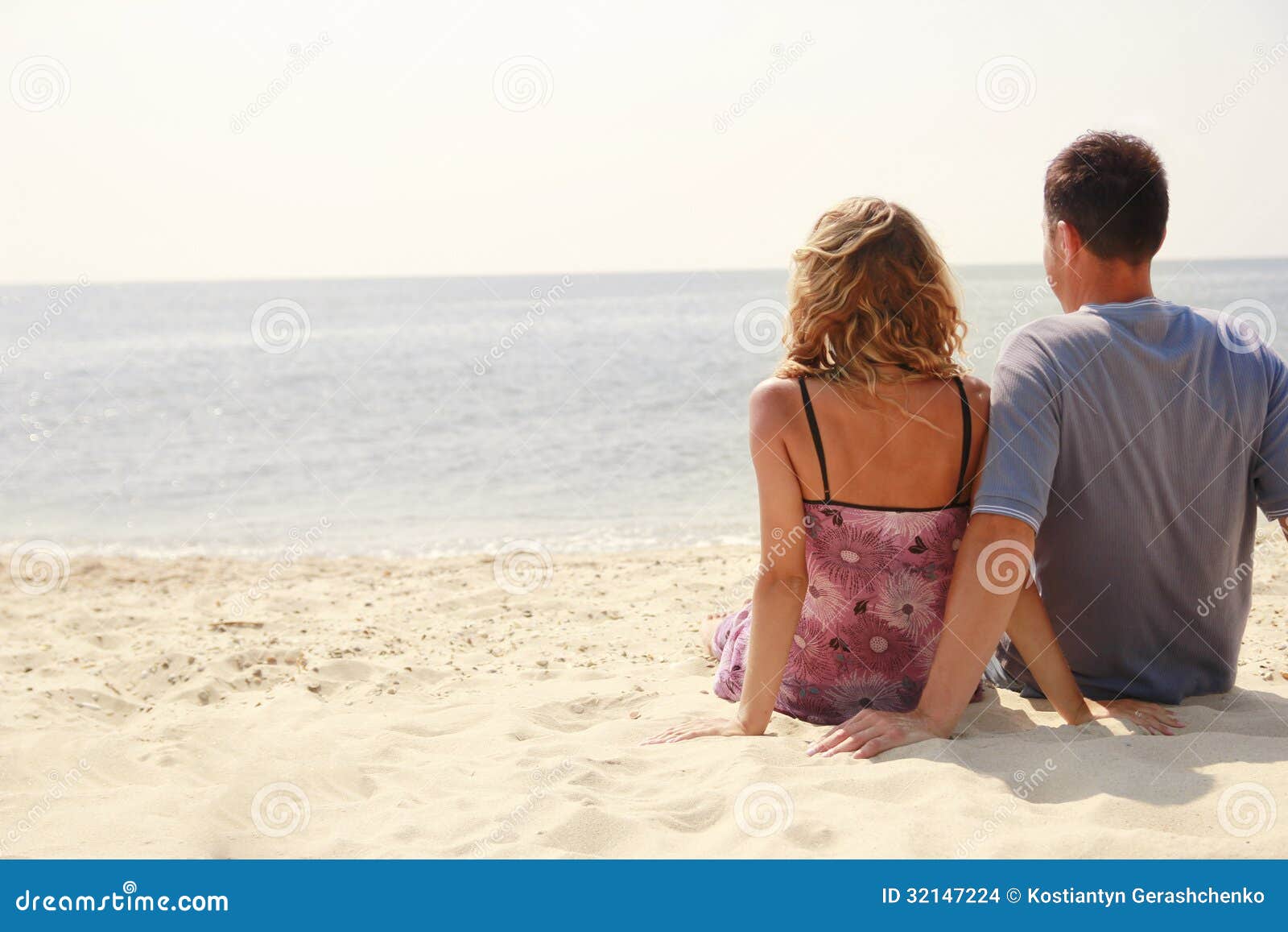Couple in love on the sea stock photo. Image of interest - 32147224