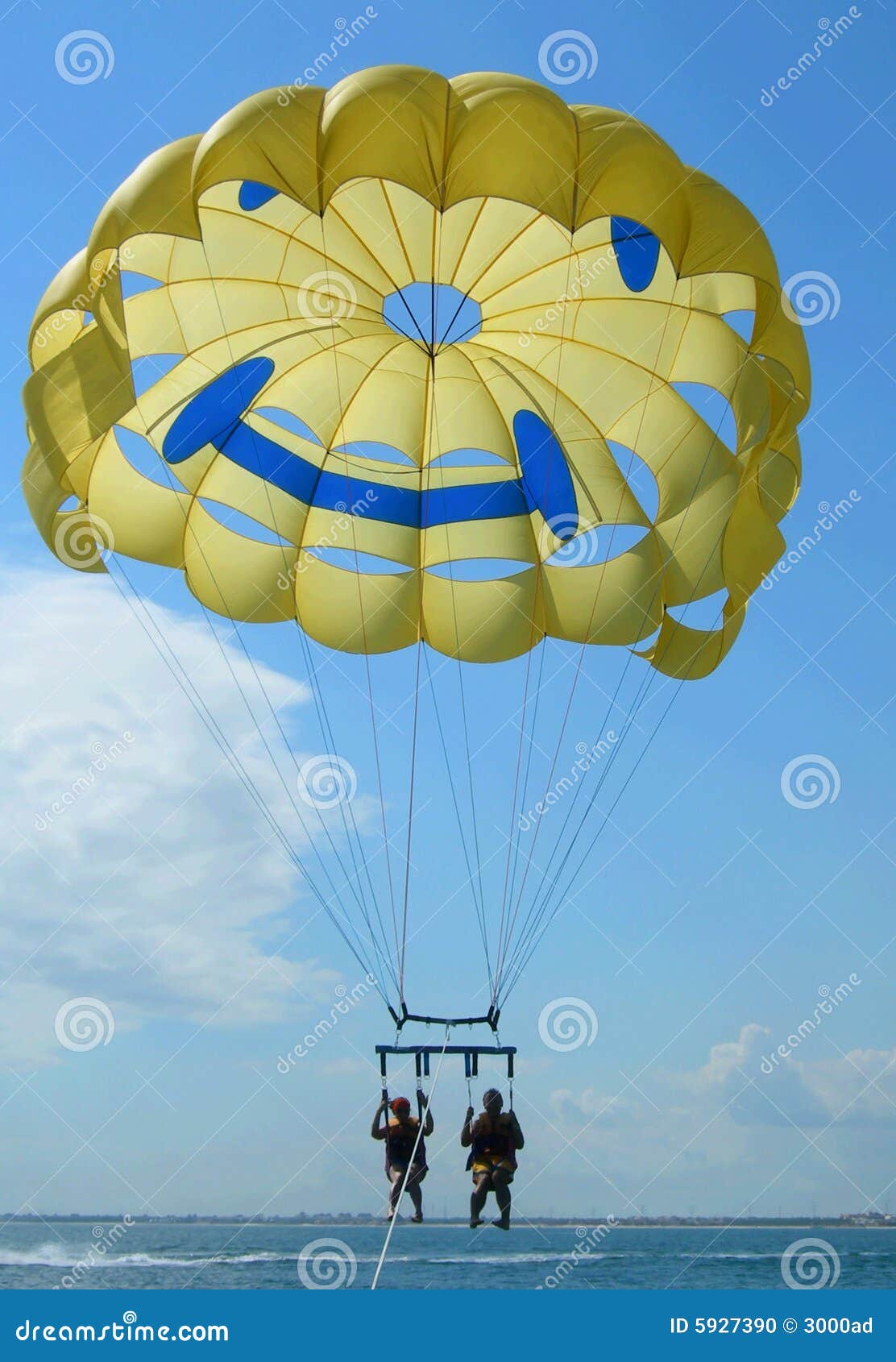 Couple parasailing stock photo. Image of extreme, tourism - 5927390