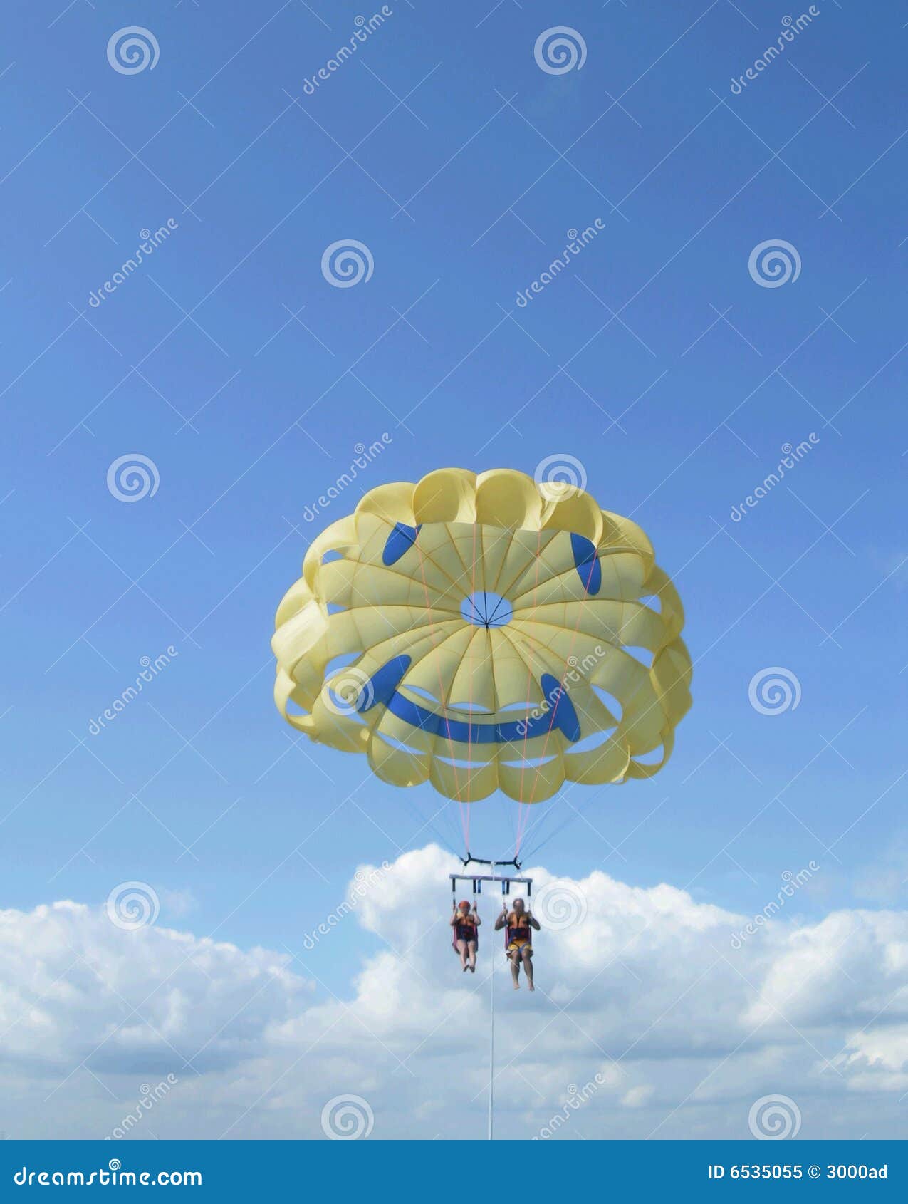 Couple parasailing stock image. Image of paraglider, parachute - 6535055
